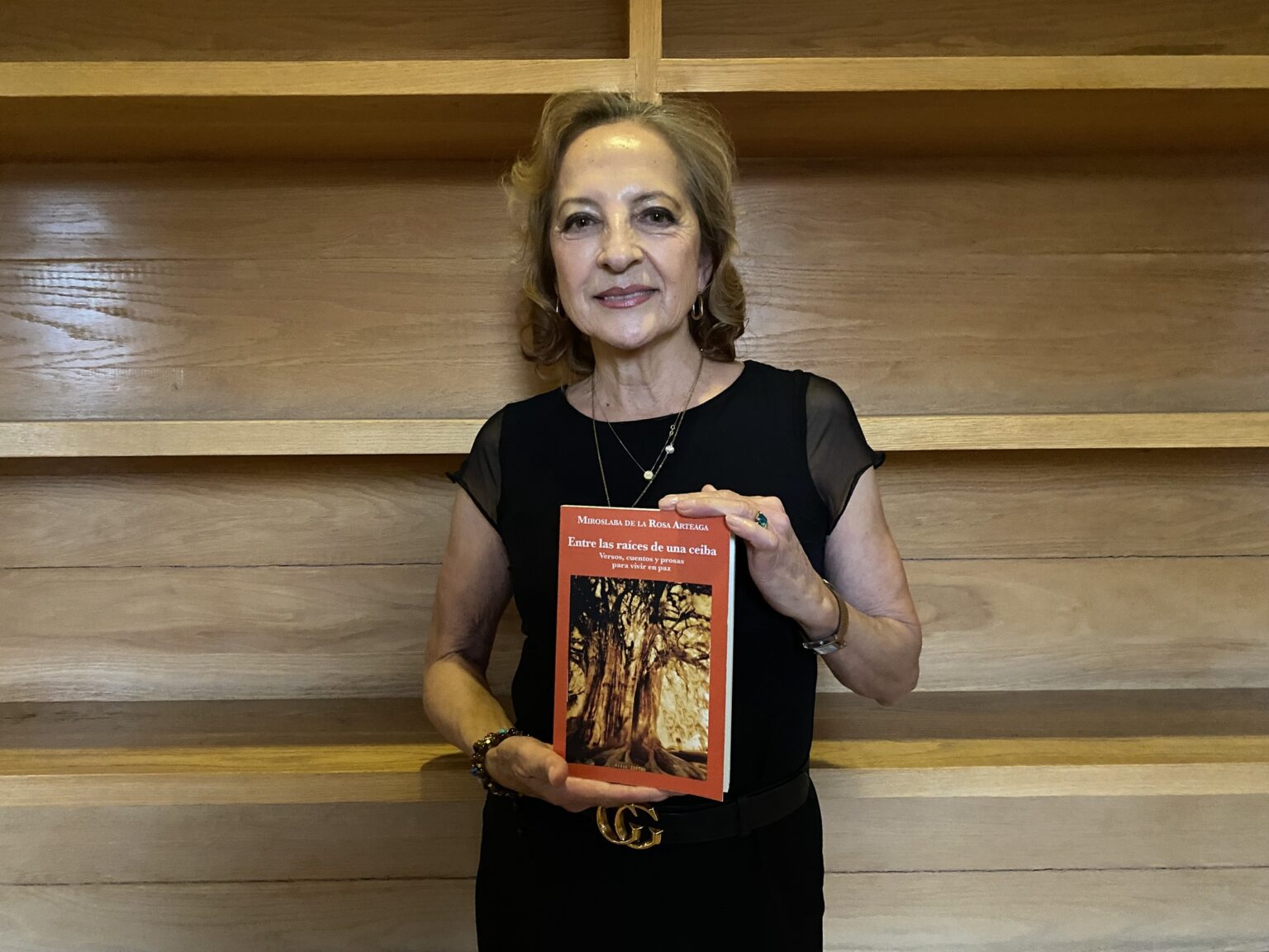 Presentación editorial de ENTRE LAS RAÍCES DE UNA CEIBA de Miroslaba de ...